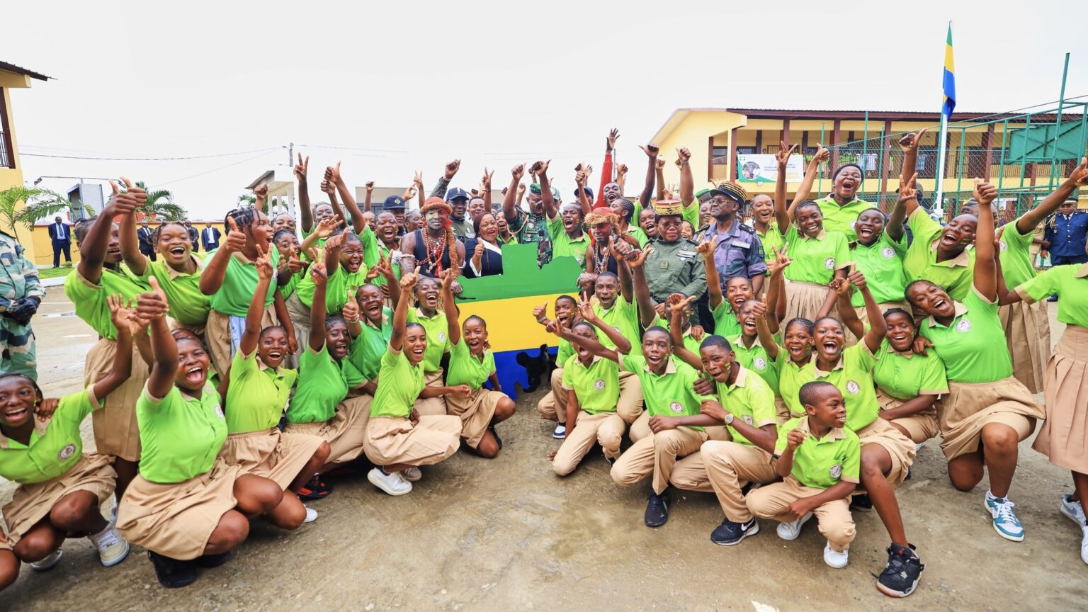 Gabon : 128.685 élèves ont déjà reçu la bourse scolaire du 1er ...
