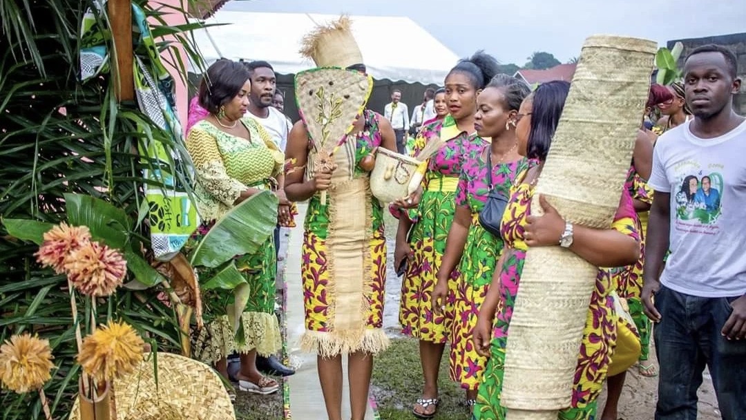 Gabon : la signification des rites et symboles du mariage coutumier ...